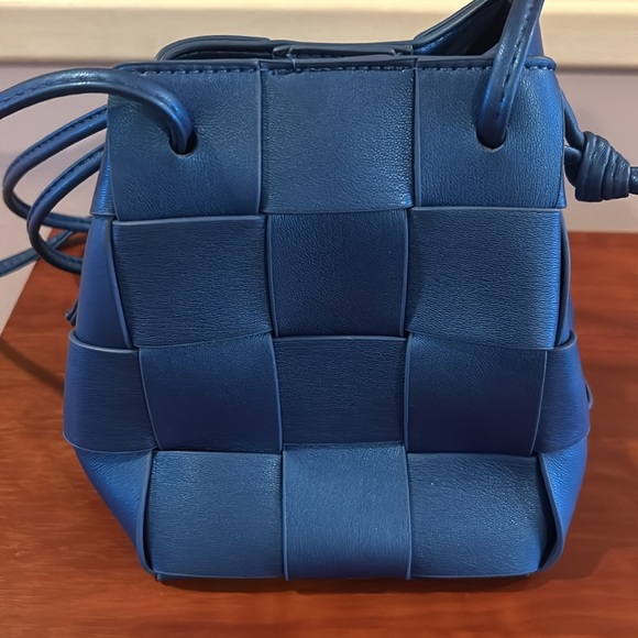 Isabelle | Bags | Isabelle Brand Woven Bucket Crossbody In Cobalt Blue ...